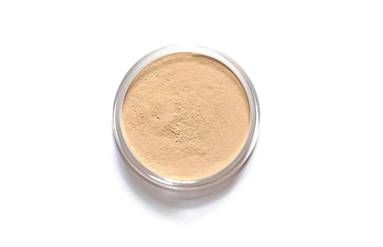 Vegan Mineral Foundation // Buff // Light Golden Warm on Luulla